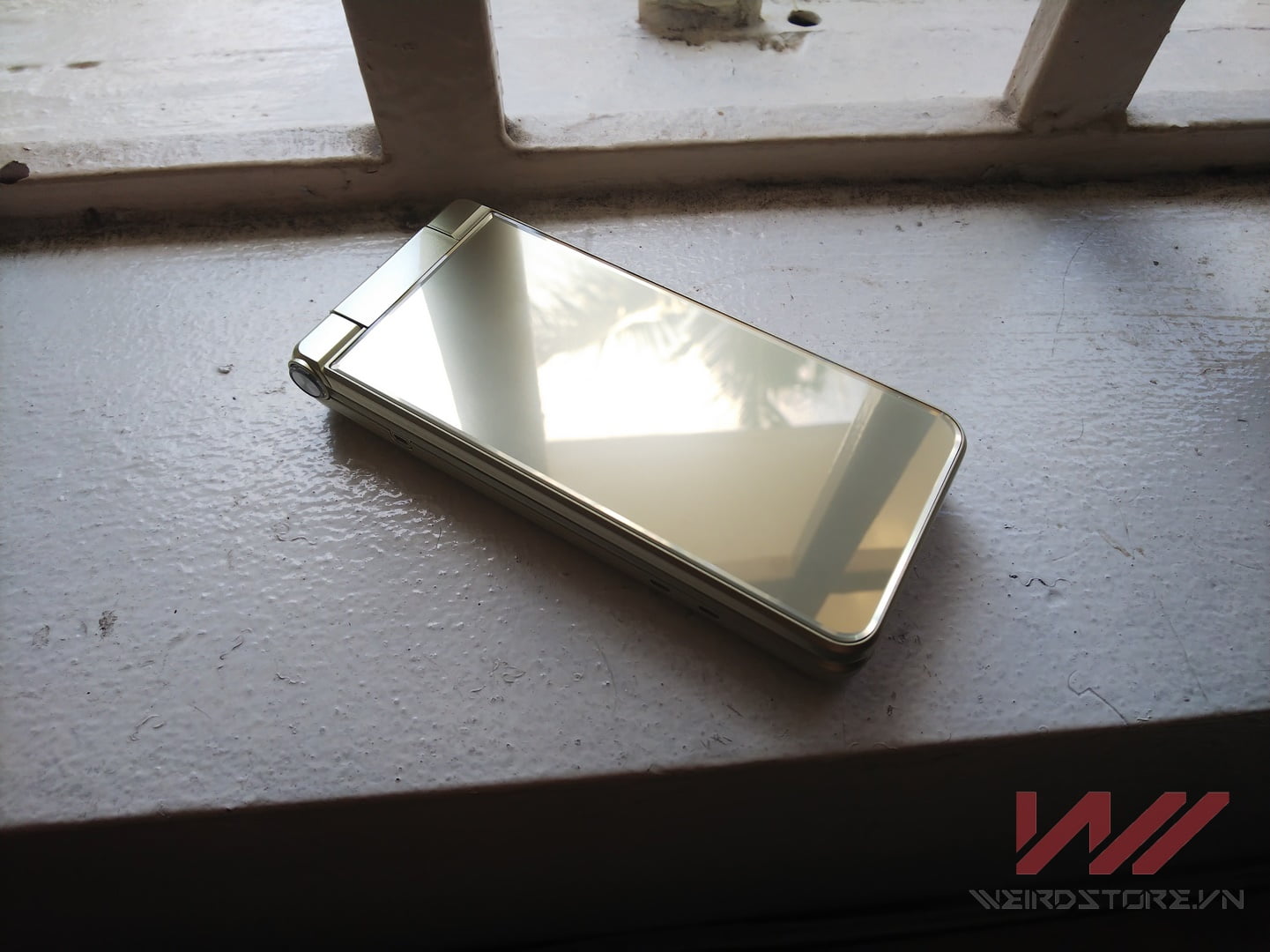 Sharp Aquos 601SH - WEIRDSTORE.VN